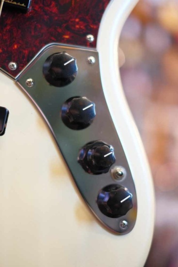 Fender 2021 Player Plus Active Jazz Bass, Olympic Pearl (Pre-Owned ...