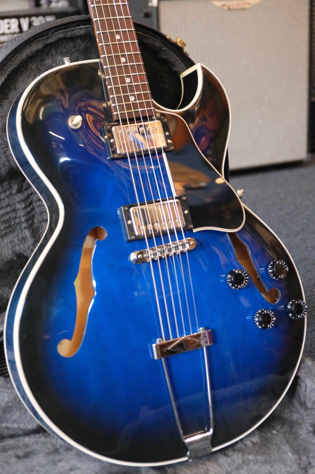 Gibson 2003 ES-135, Gloss Blue-Burst (Pre-Owned) - jimmyegypt.com
