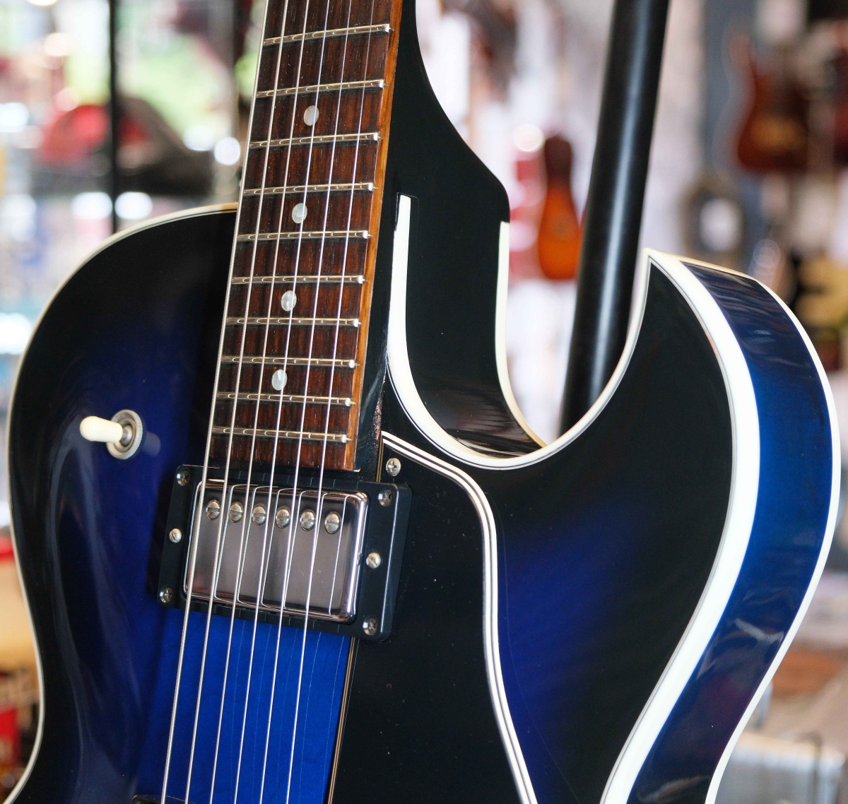 Gibson 2003 ES-135, Gloss Blue-Burst (Pre-Owned) - jimmyegypt.com
