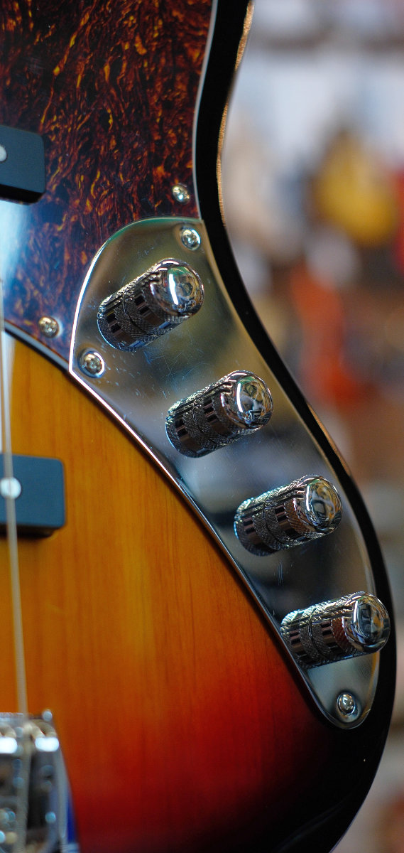 Sandberg Electra TT4 Bass, 3 Tone Sunburst - jimmyegypt.com
